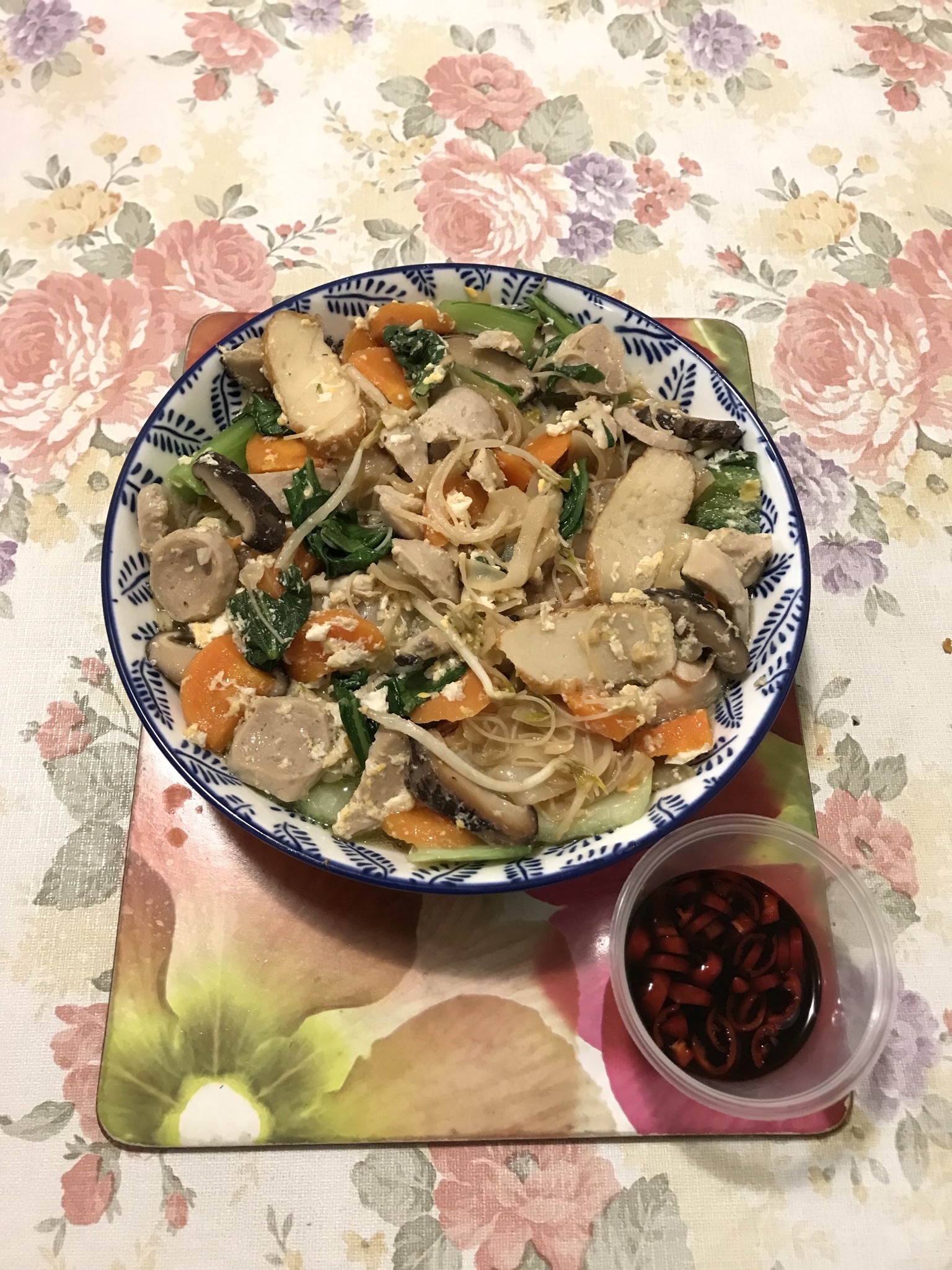 Wat tan chicken hor fun vermicelli with chili sauce – helenscchin's Blog