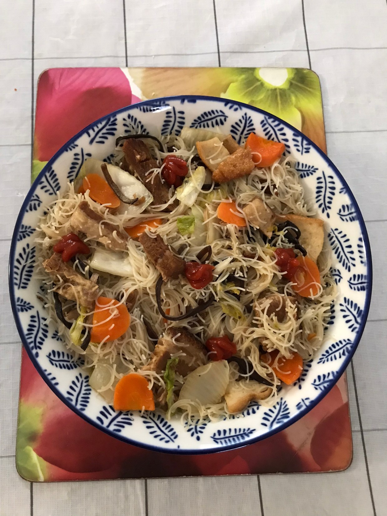 Stewed pork sliced vermicelli noodles and vegetables with chili sauce ...