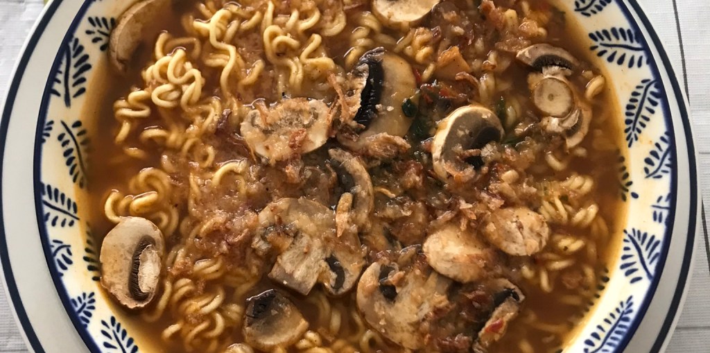 Shin ram yun noodles with mushrooms and fried shallots – helenscchin's Blog