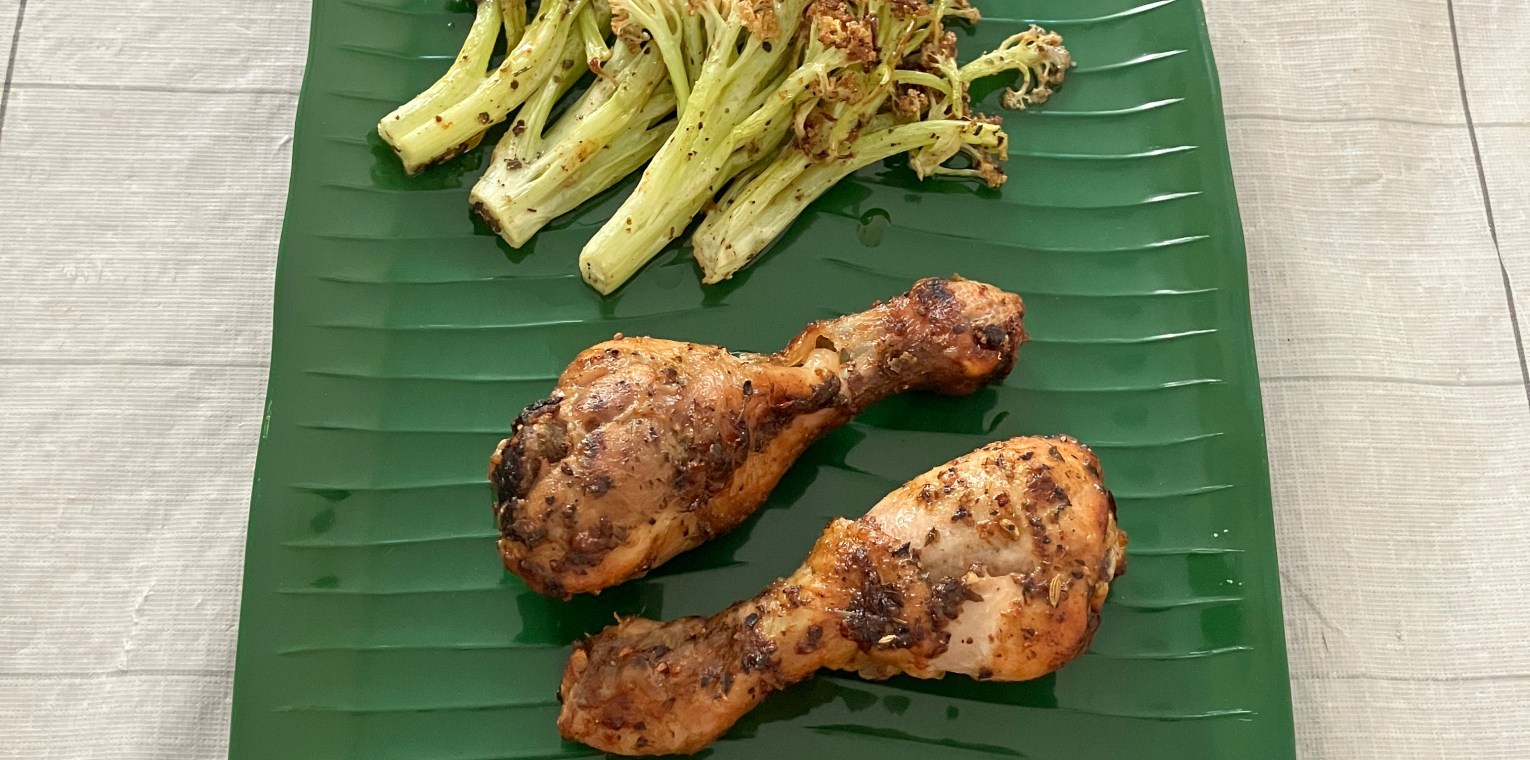 Air fryer Mediterranean drumsticks caulini and cherry tomatoes ...