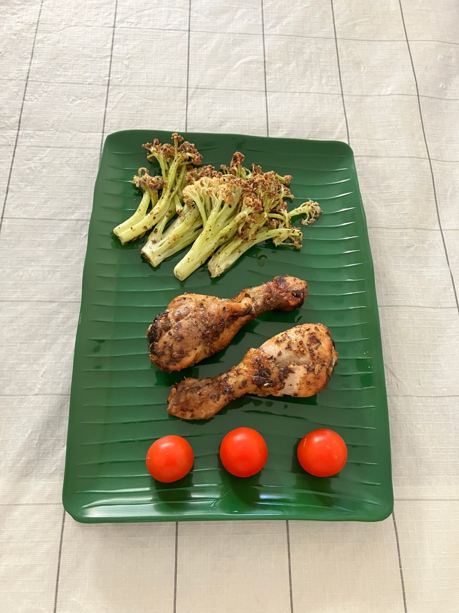 Air fryer Mediterranean drumsticks caulini and cherry tomatoes ...