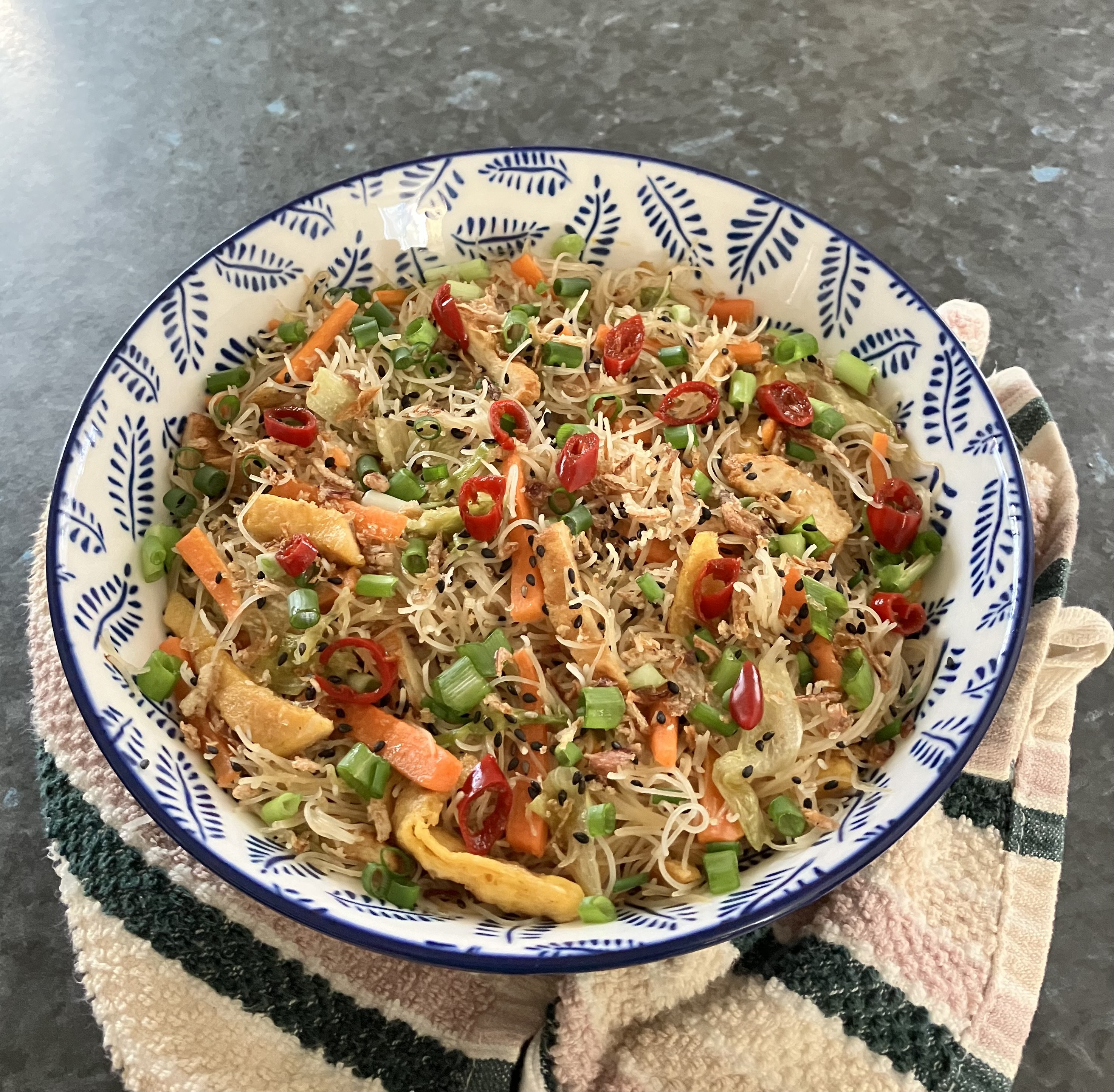 Bee hoon vegetables fishcake in fish sauce – helenscchin's Blog