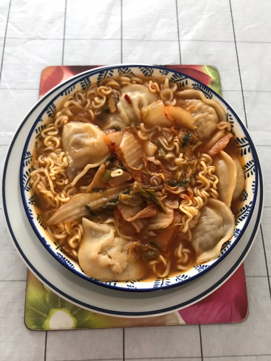 Shin ram yun noodles soup with dumplings and kim chi – helenscchin's Blog