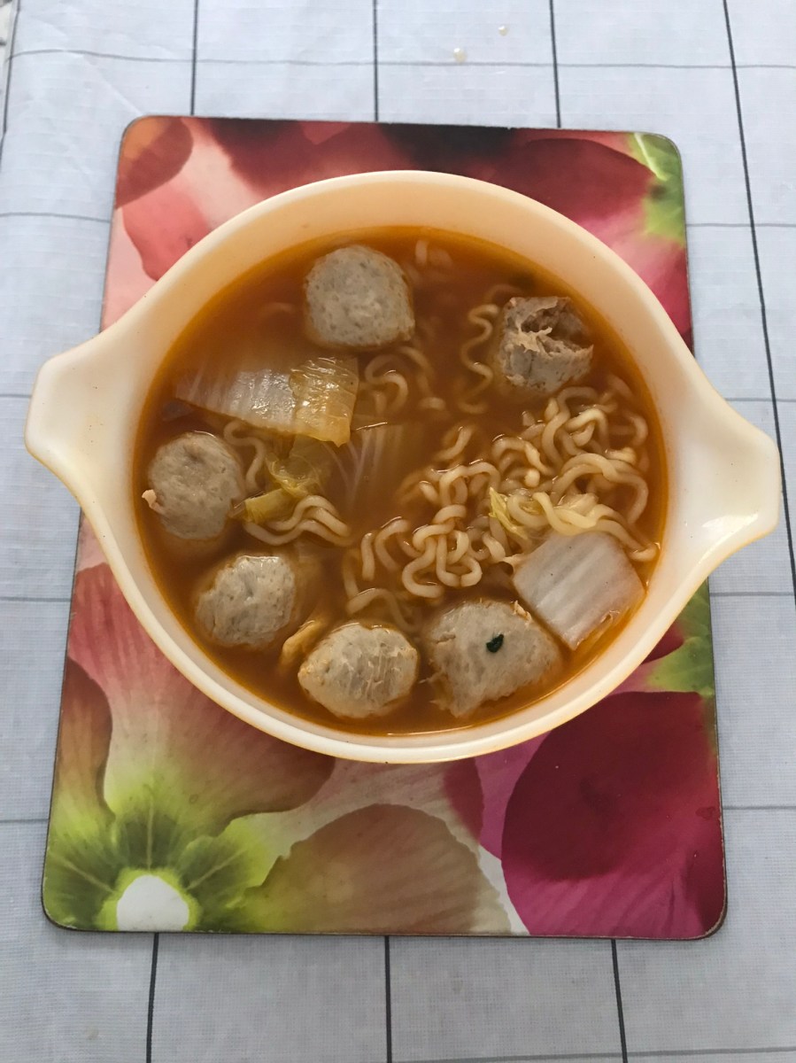Shin ram yun noodle soup with pork balls and cabbage – helenscchin's Blog