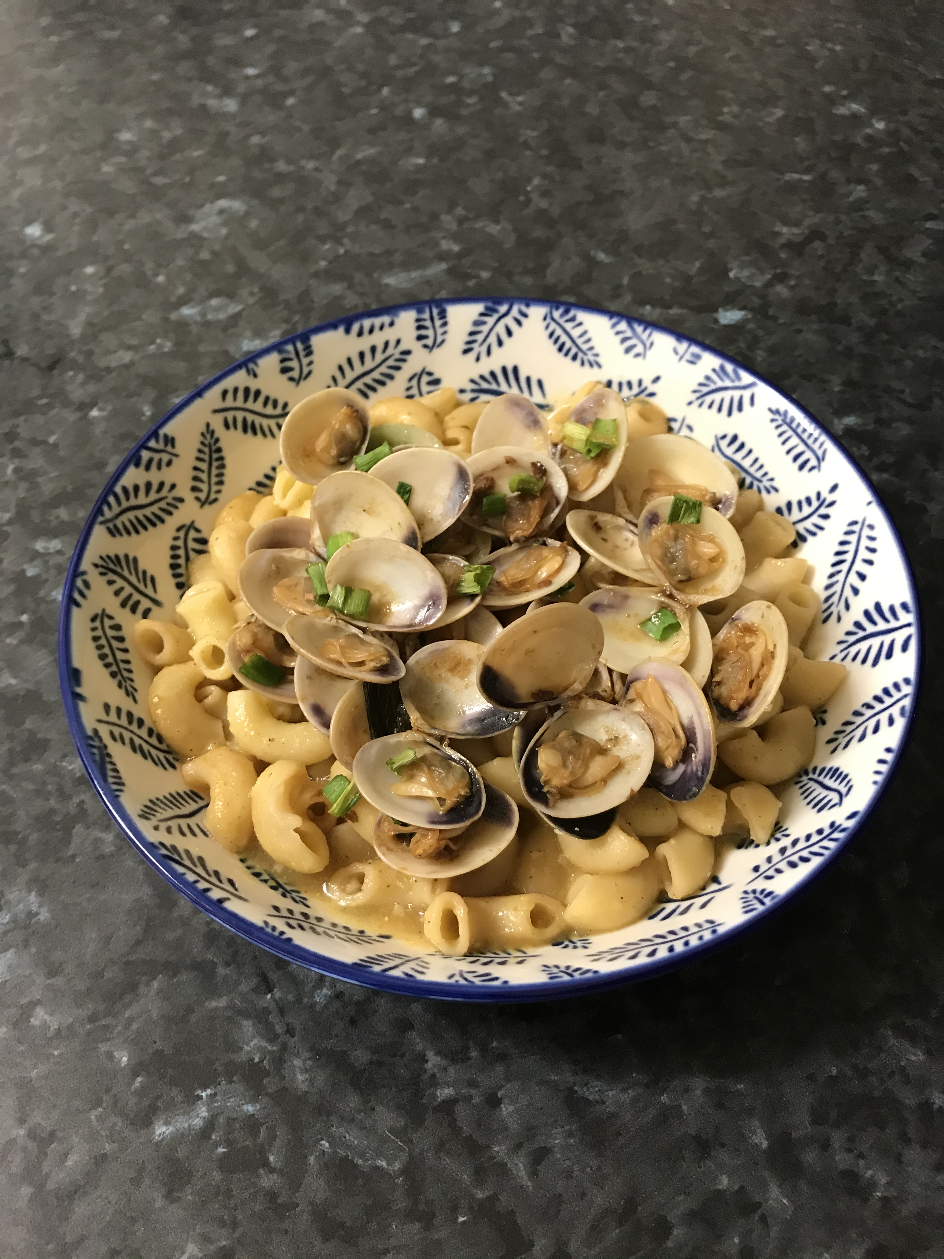 Pipis macaroni in garlic butter sauce – helenscchin's Blog